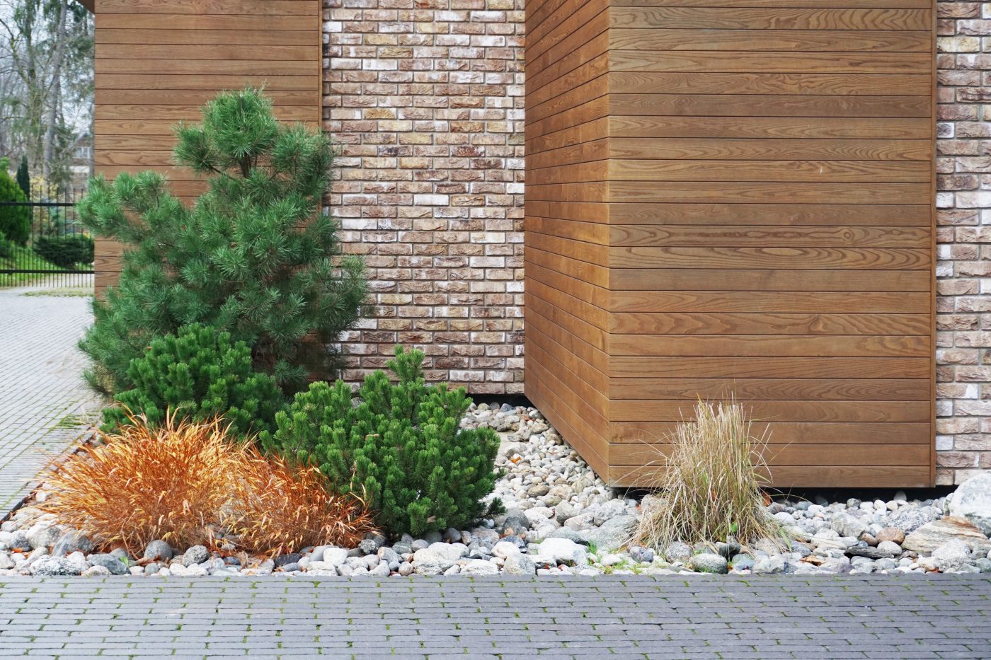 Benefits of Putting Decorative Rocks Around Your Foundation